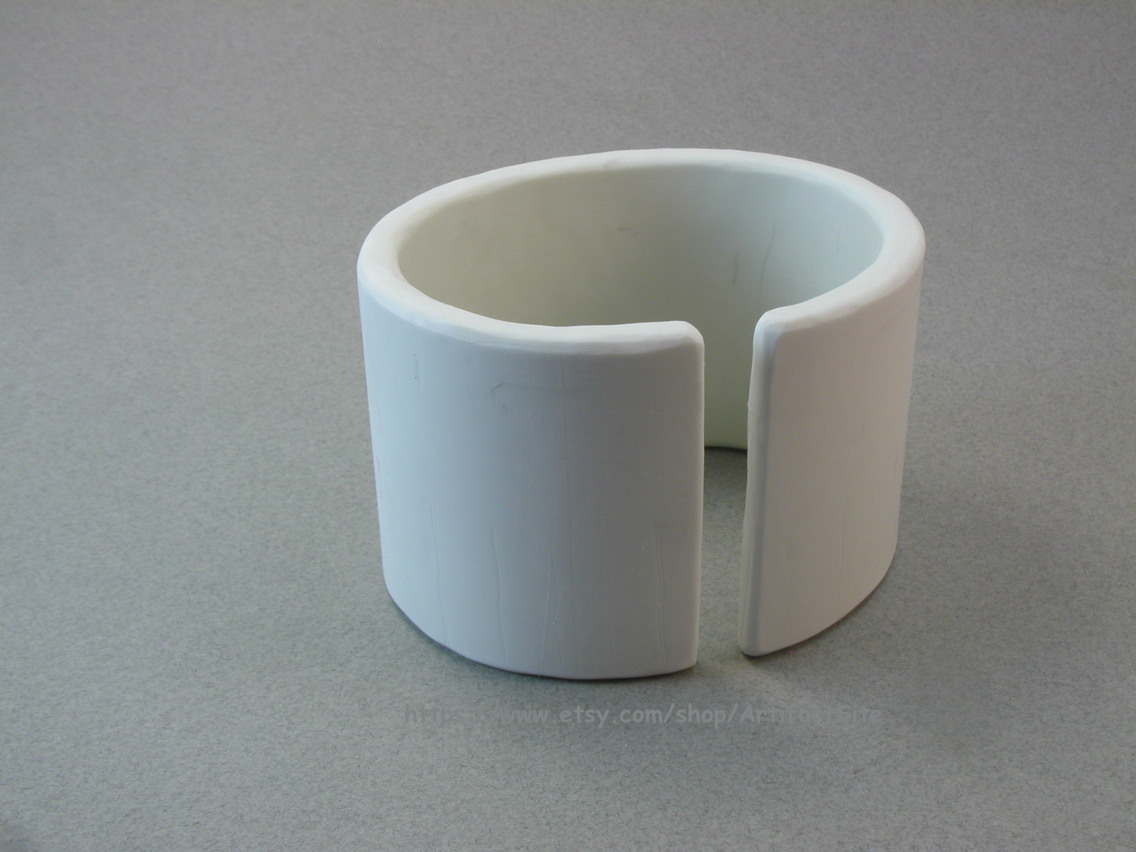 Knots and fiber bracelets: massive white PVC cuff bracelet 3754