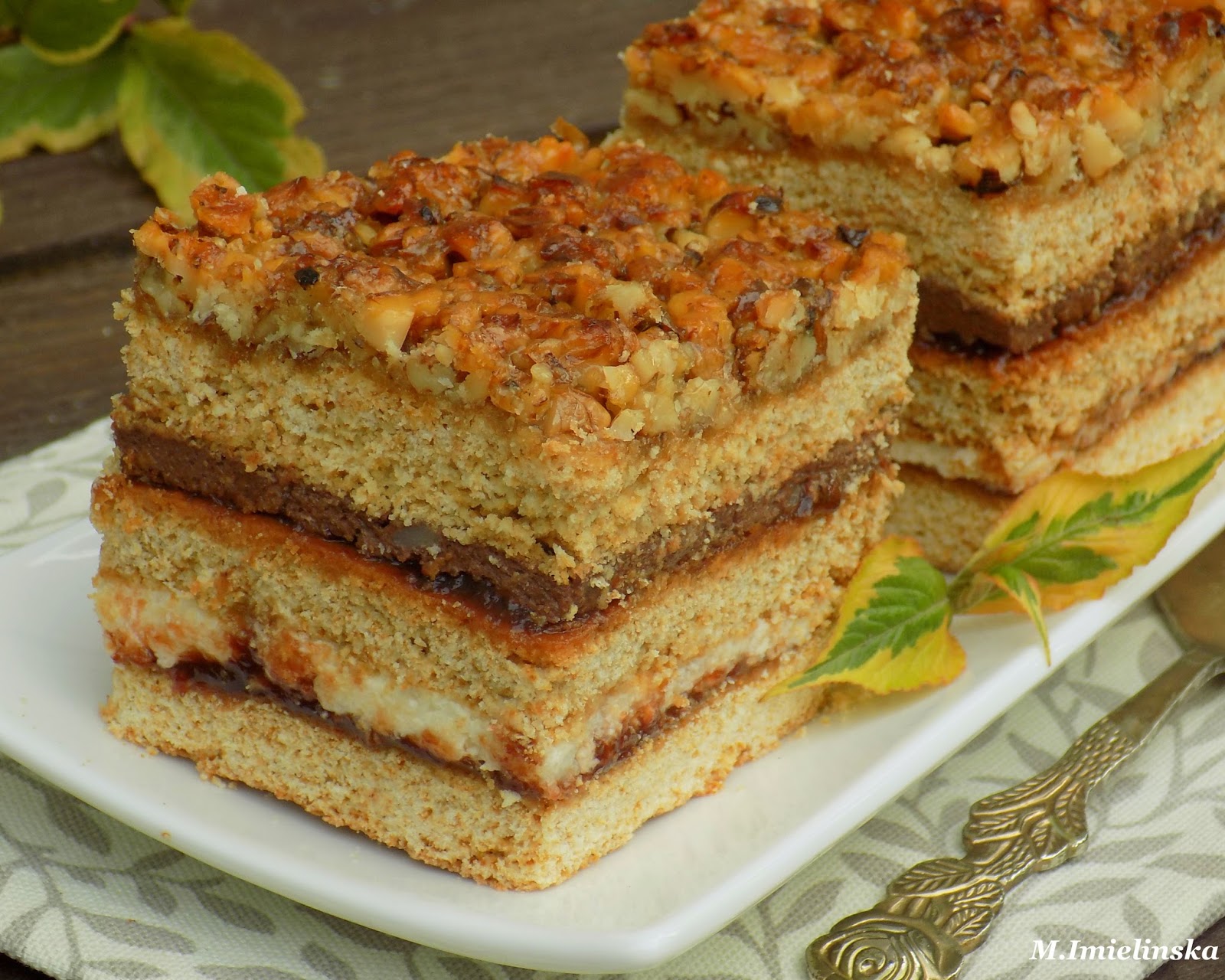 Domowa Cukierenka : miodownik z orzechami i grysikiem