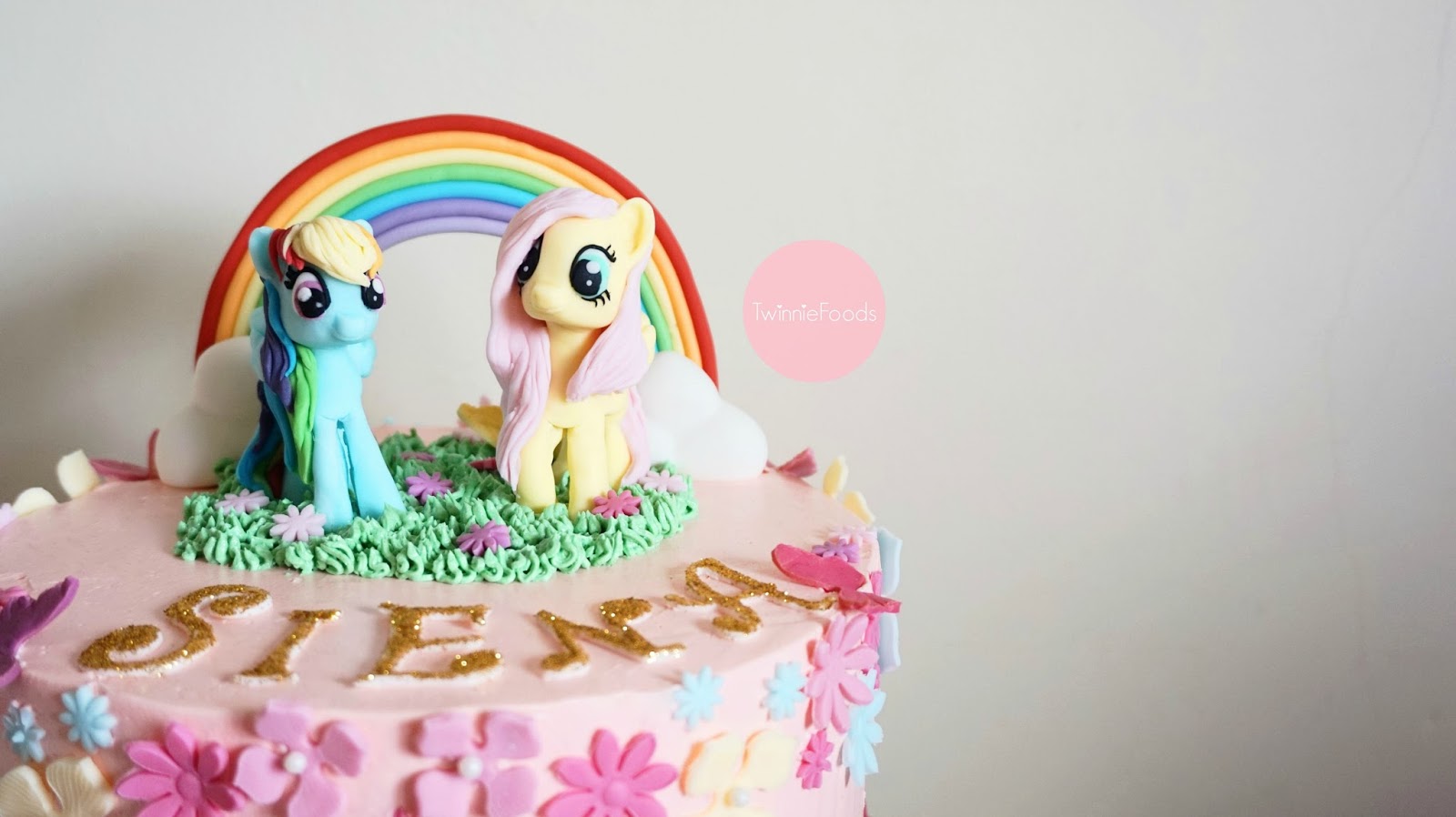 My Little Pony (MLP) Cake - TwinnieFoods