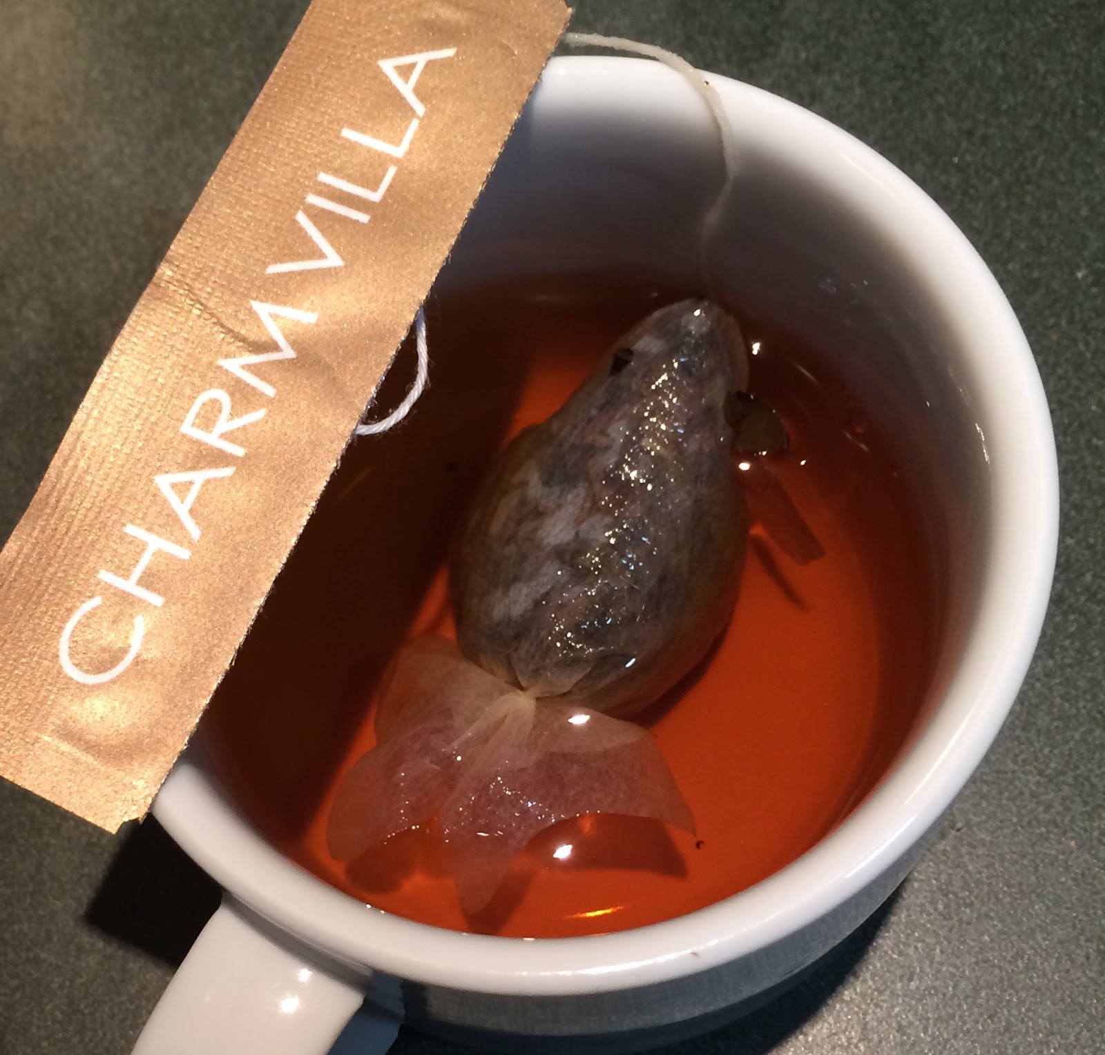 茶 Tea Dreams 梦: Is That a Goldfish in Your Tea?