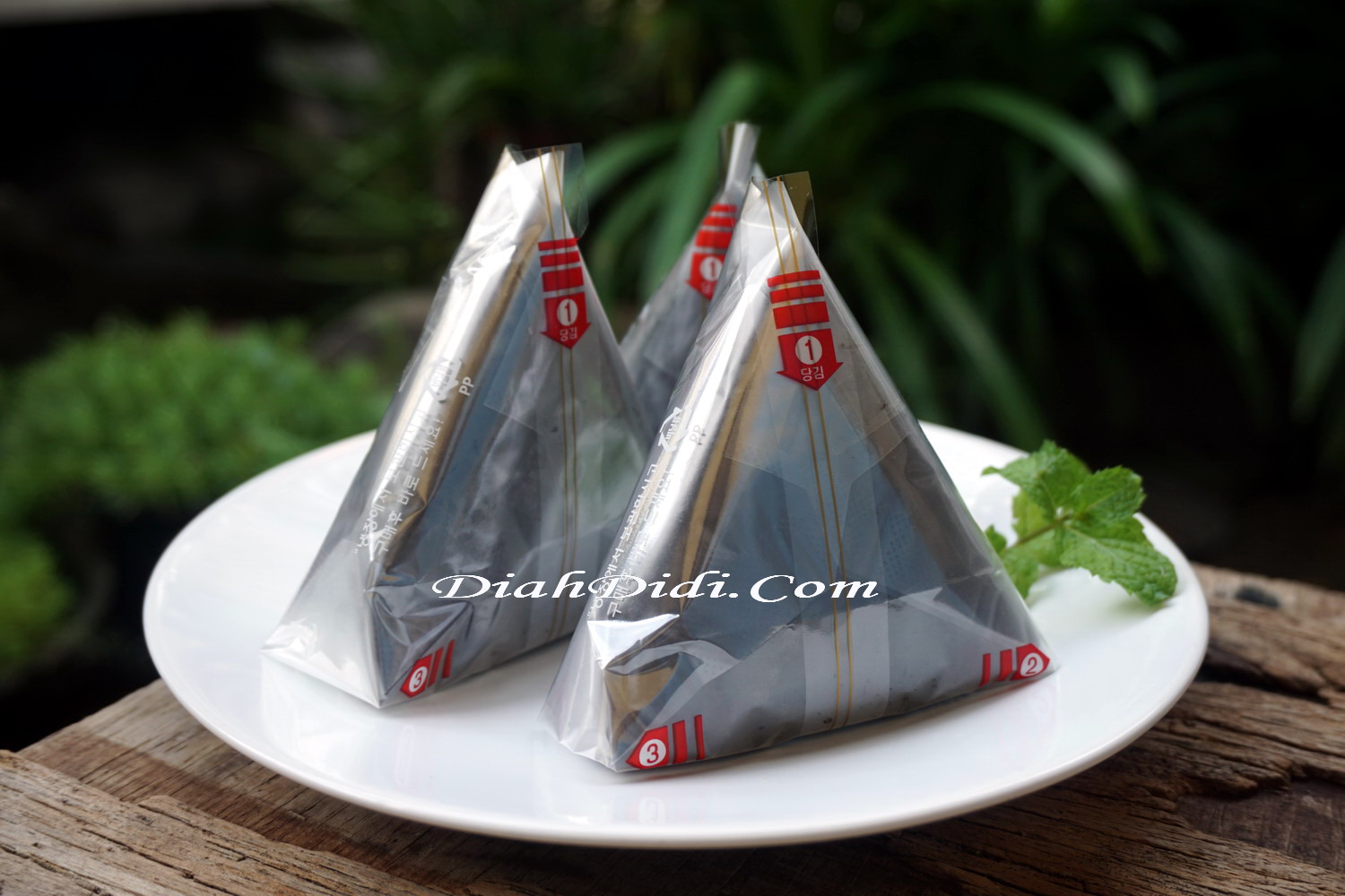 Diah Didi's Kitchen: Samgak Kimbap ( Gimbap )