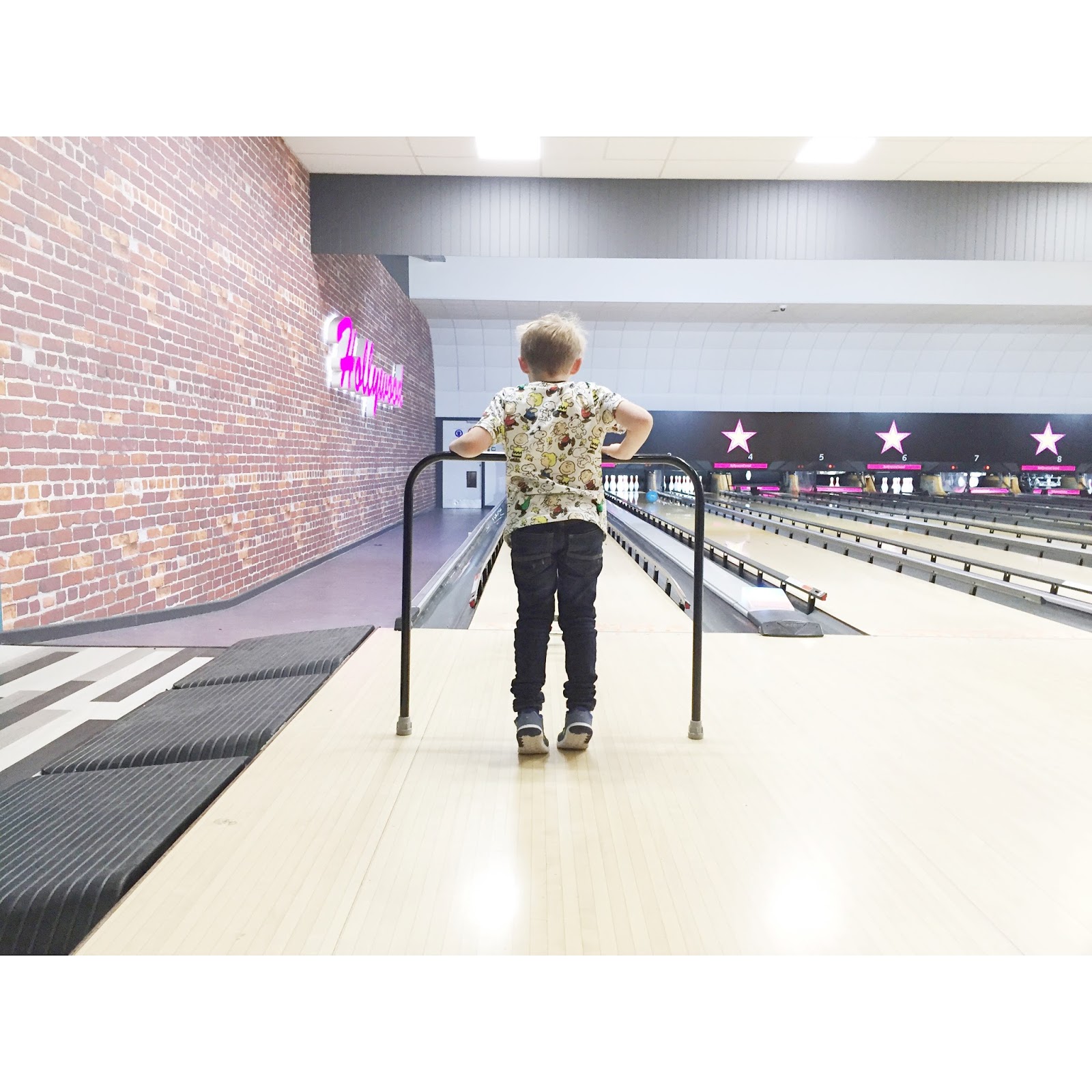 Hollywood Bowl, Tower Park - Eyes On Stage