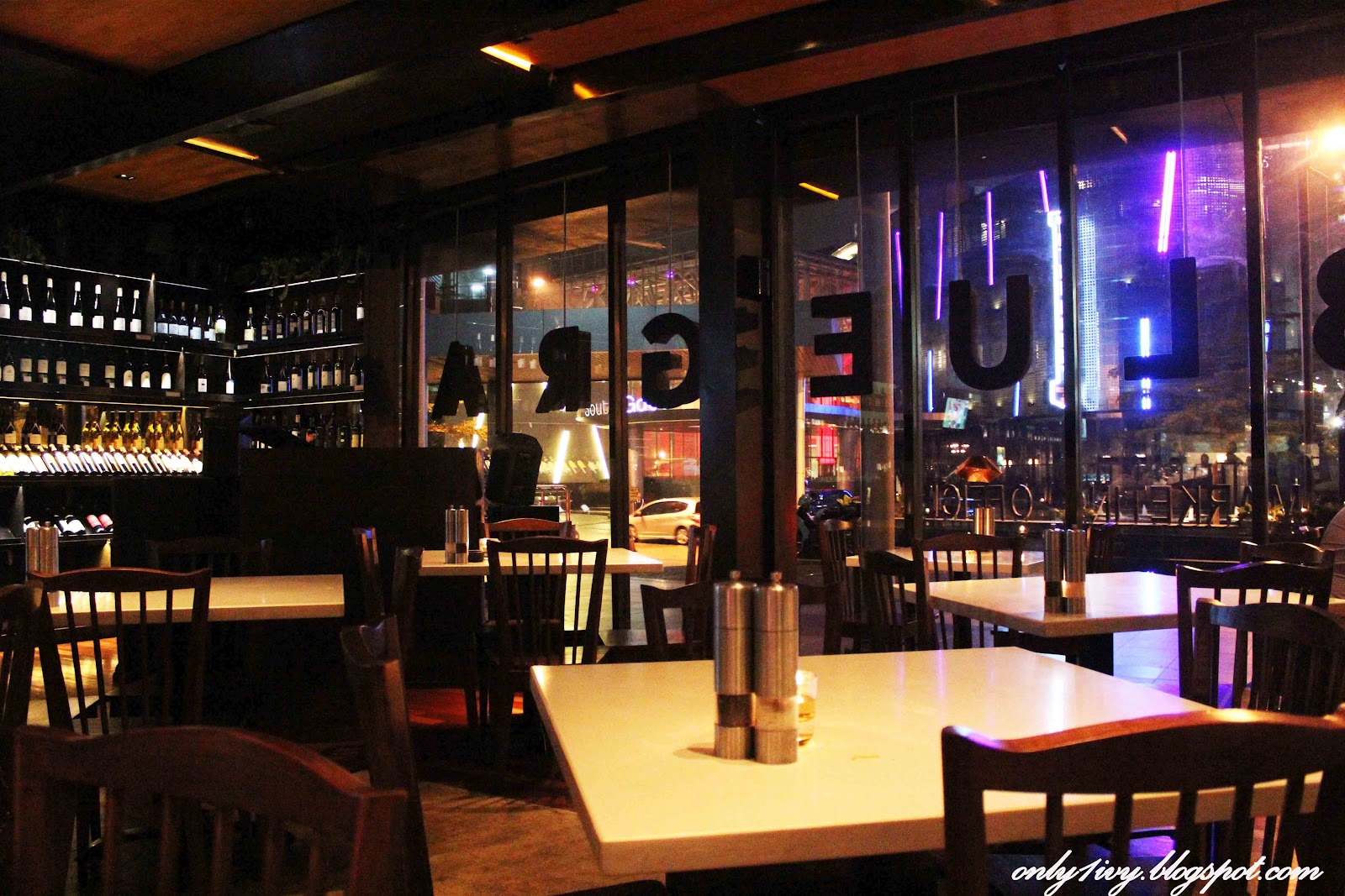 Ivy's Life: Bluegrass bar & grill