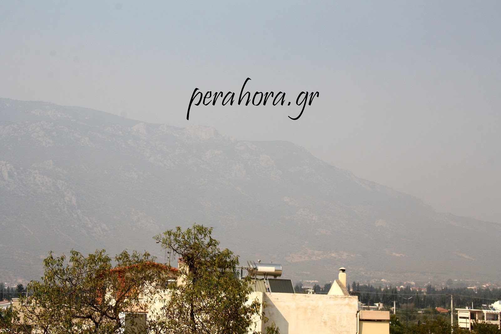 www.perahora.gr: ΚΑΠΝΟΣ ΣΤΑ ΓΕΡΑΝΕΙΑ ΑΠΌ ΦΩΤΙΑ ΣΤΗ ΕΥΒΟΙΑ (ΦΩΤΟ)