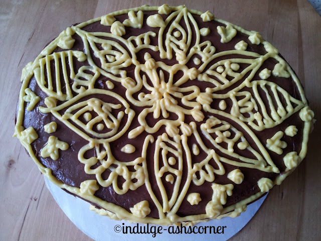 IndulgeAshscorner: Henna Art Cake
