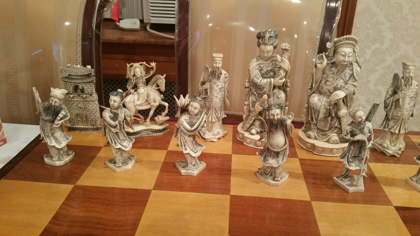 Antiques Blogger: Vintage real white & tea stained ivory chess set, 30 ...