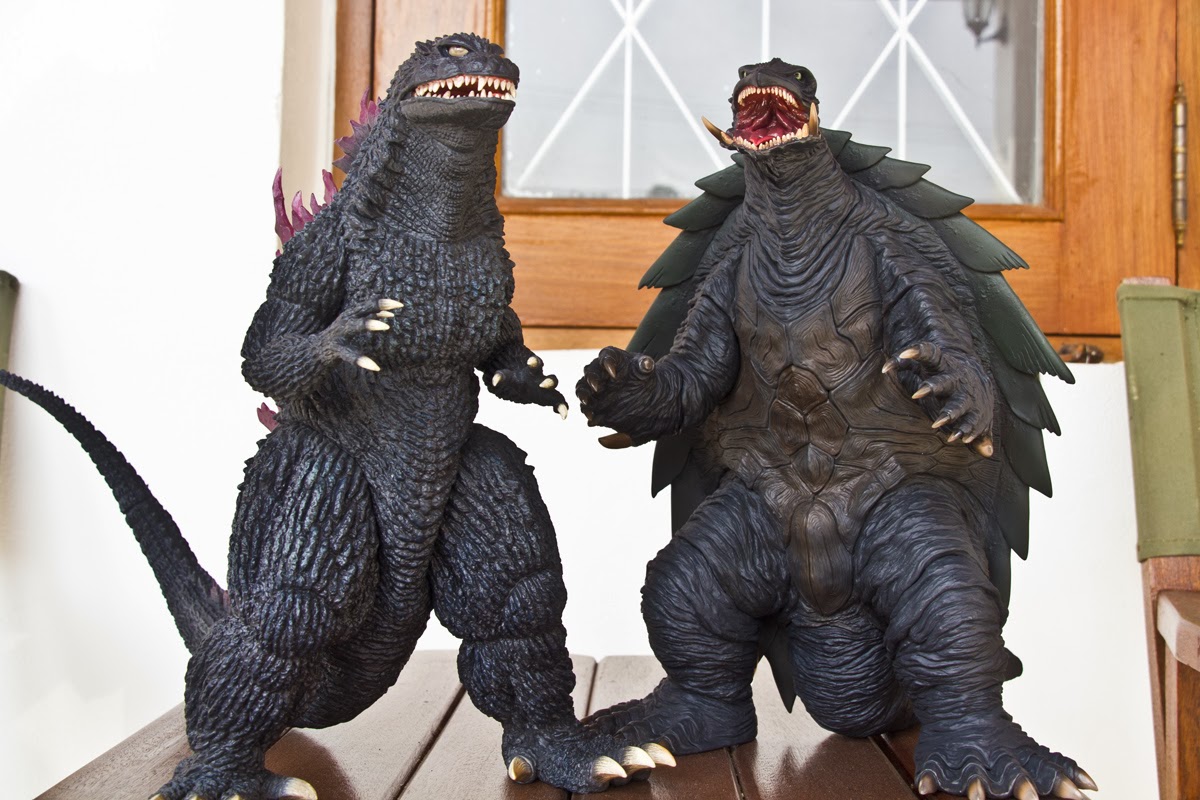 The Kaiju Planet: Figure Review - X-Plus Toho 30cm Series Godzilla 1999