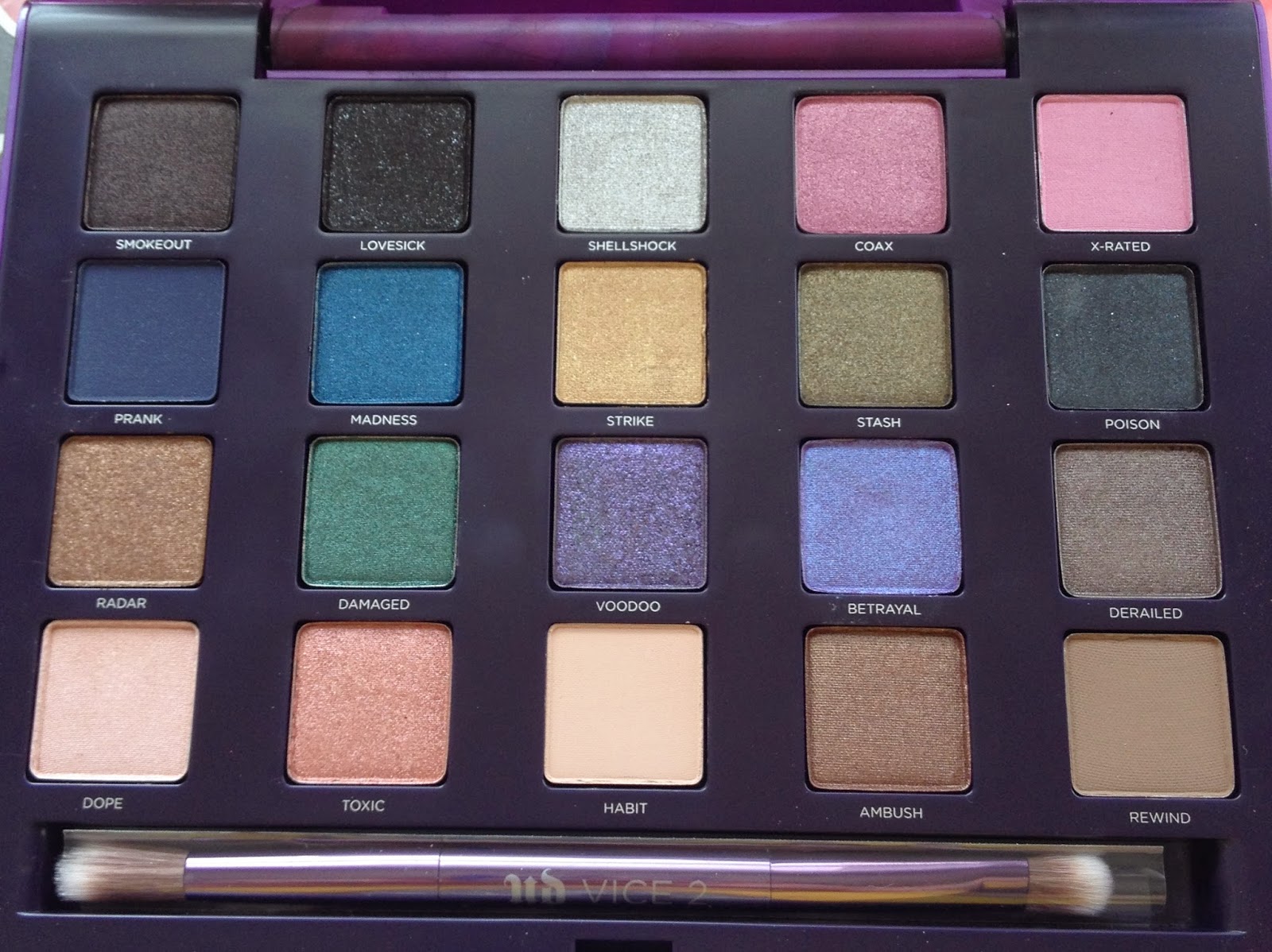 A Little Powder, A Little Paint: Swatches: Urban Decay Vice 2 Palette