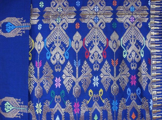 Pesona Sunset Lombok: Kain Tenun Songket Sukarara, Pakaian tradisi Khas Pulau Lombok
