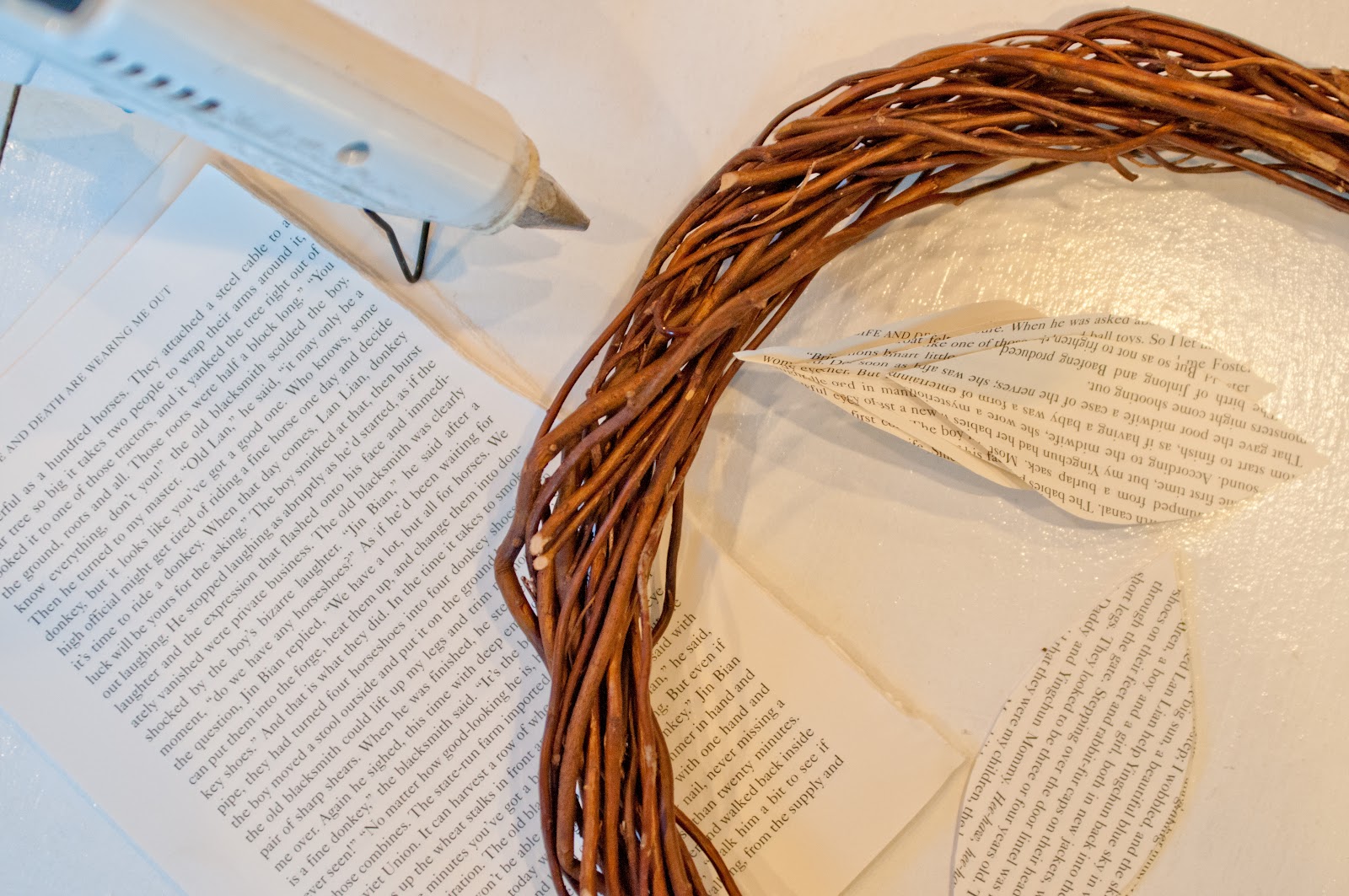 Domestic Fashionista: Book Page Wreath Tutorial