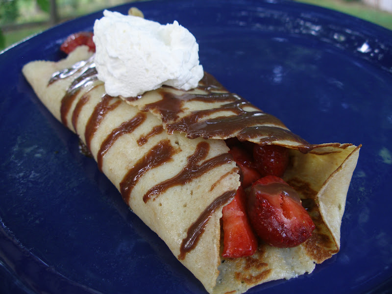 A Nest in the Rocks: Chocolate-drizzled Strawberry Crepes