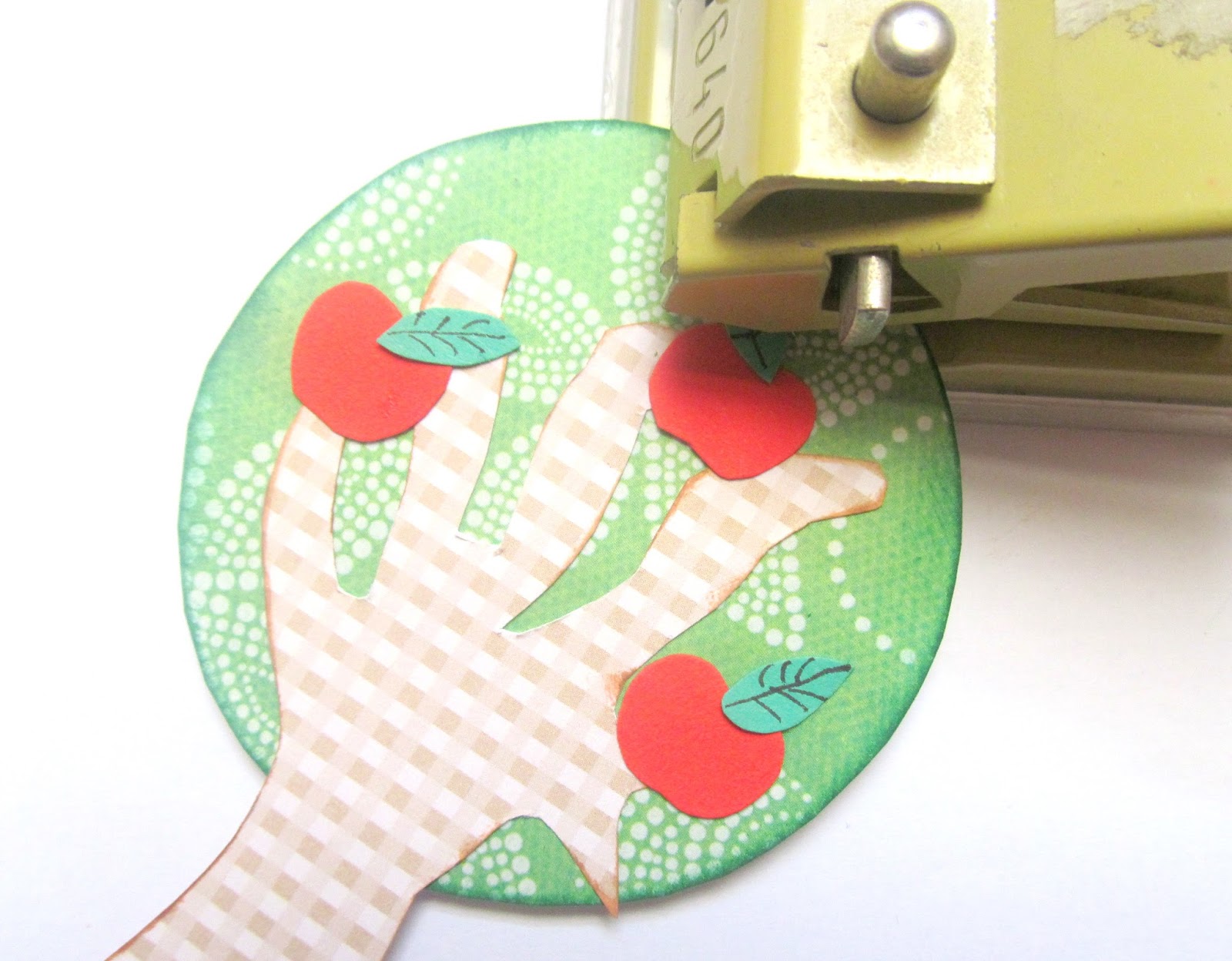 Pink Flamingo Handcrafting ...: Apple Tree Gift Tag Tutorial