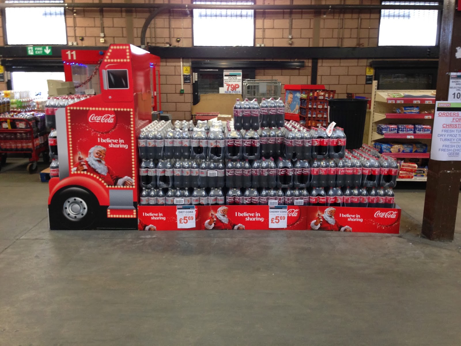 MESH IN-STORE INSPIRATION: Coca Cola Christmas Pallet