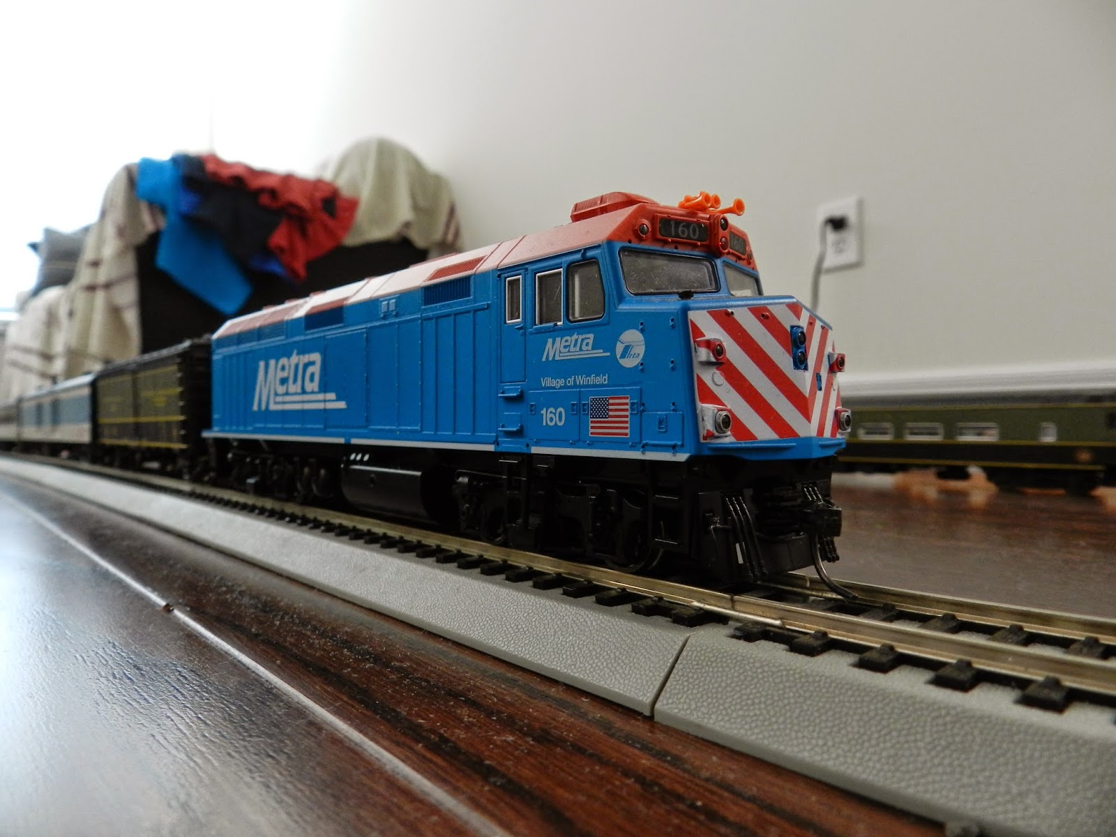 TTCVIAFan25, Updates, Reviews, and more!: KATO HO EMD F40PH review