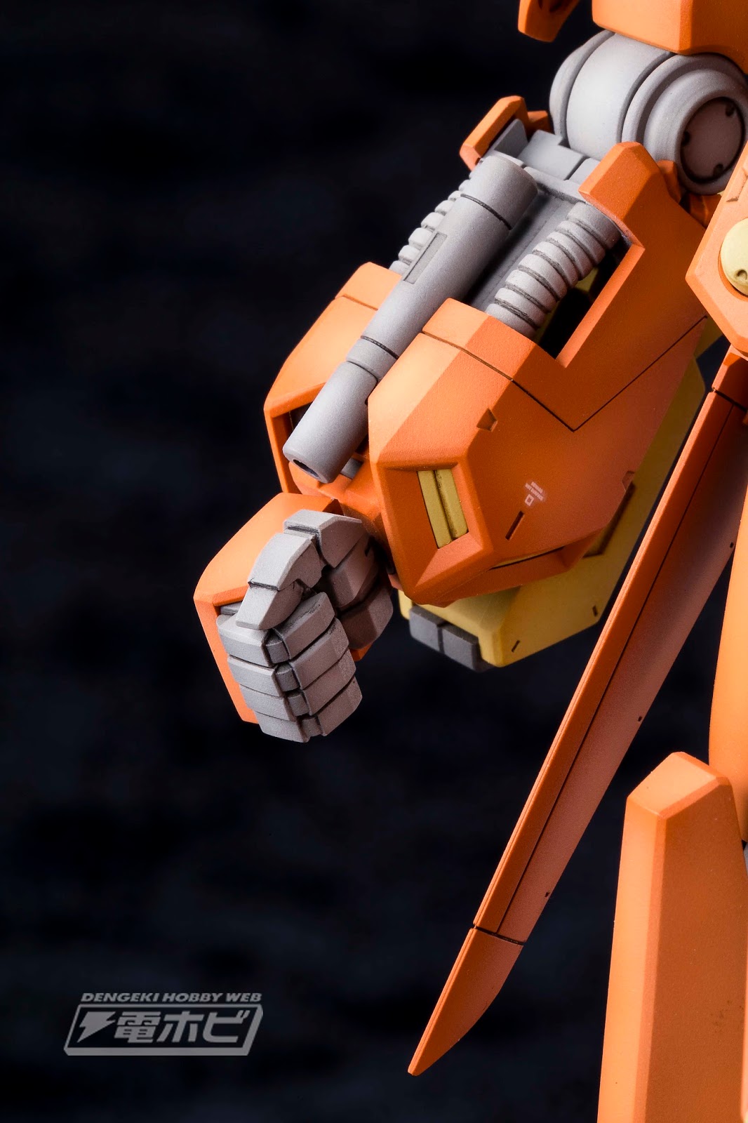 Custom Build: RE/100 AMX-107 Bawoo [Dengeki Hobby]