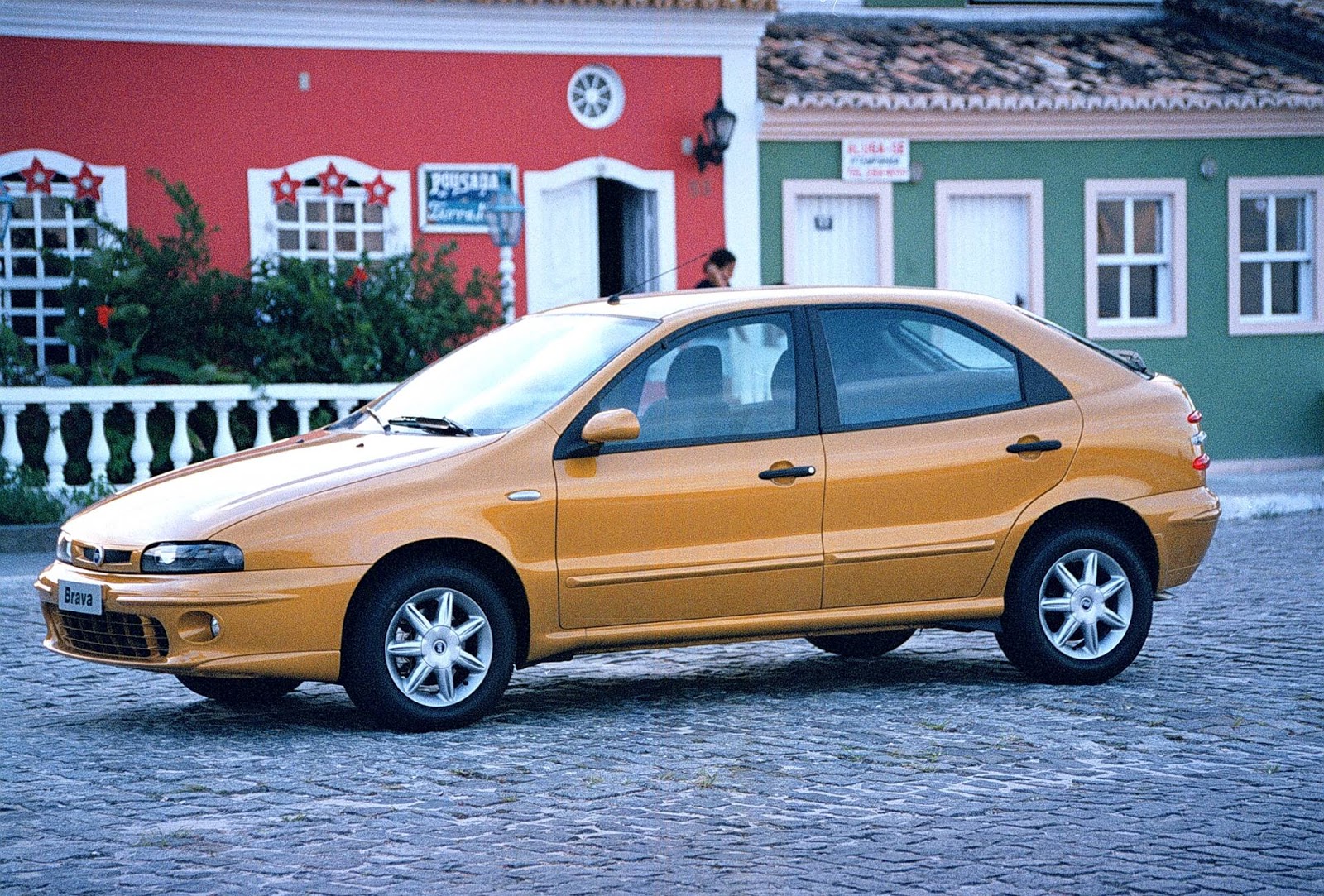 Fiat Brava: hatch médio sucessor do Tipo - fotos e histórico