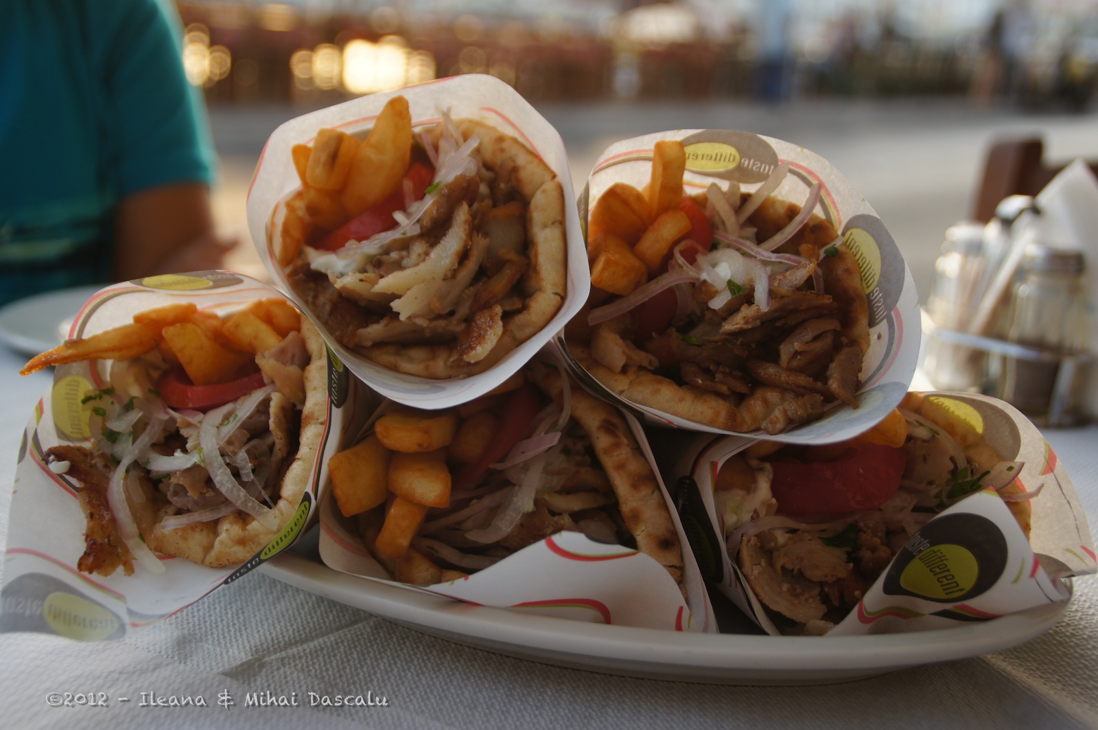 Noi6 Around-the-World: Kali mera Elada!