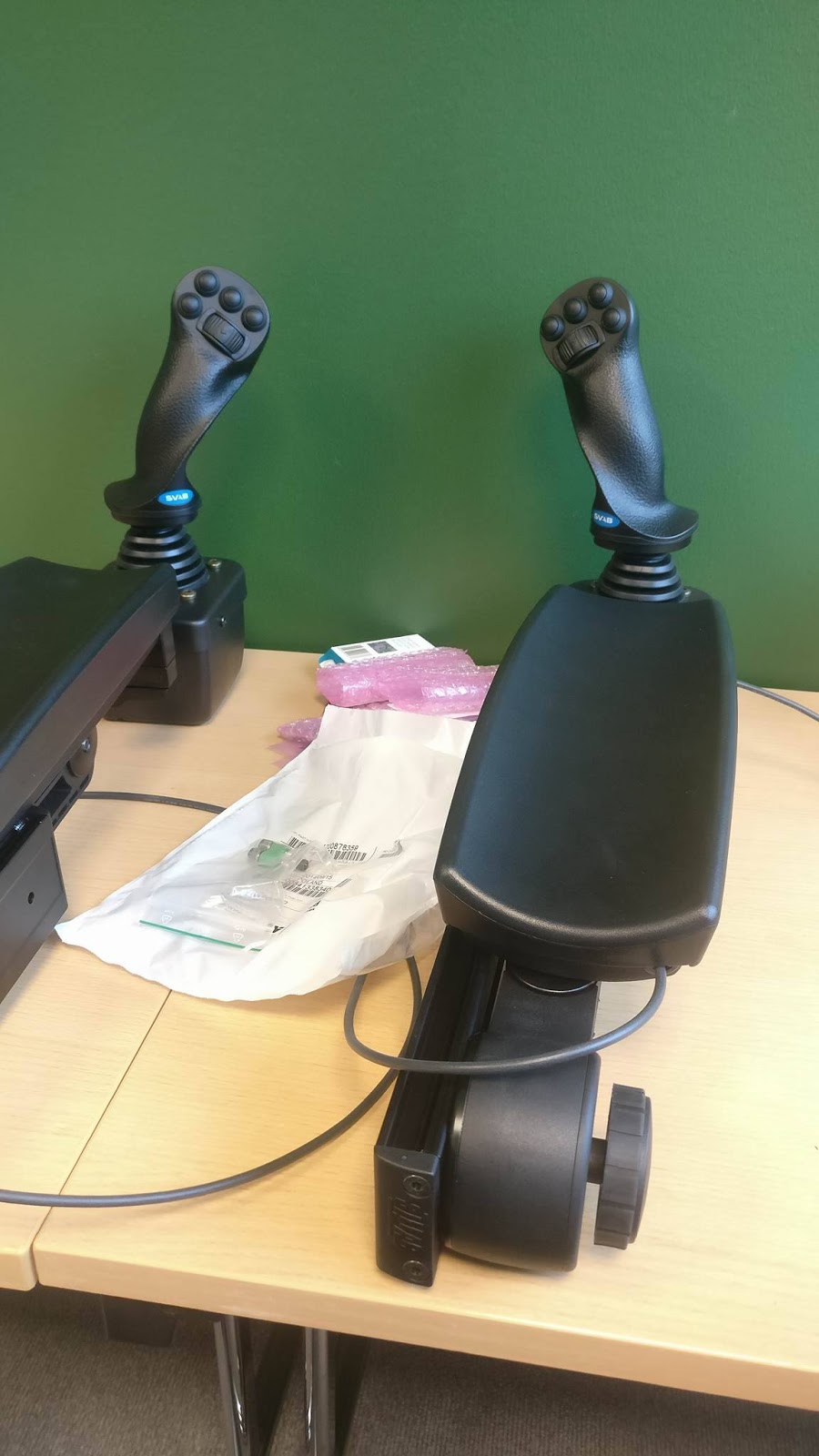 VRExcavate: Joystick L8 från SVAB Hydraulik AB