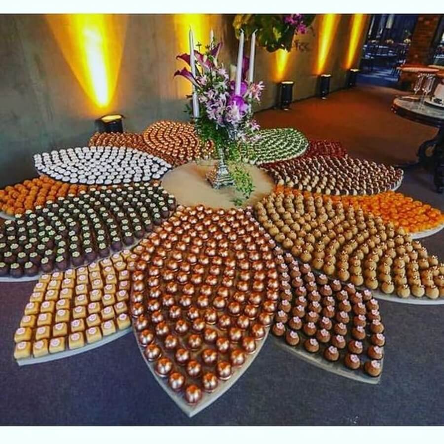 Mesa mosaico de doces para casamento - Solteiras Noivas Casadas