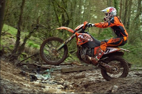 Tips and trik mengendarai motor trail di lintasan pegunungan | Motor Trail