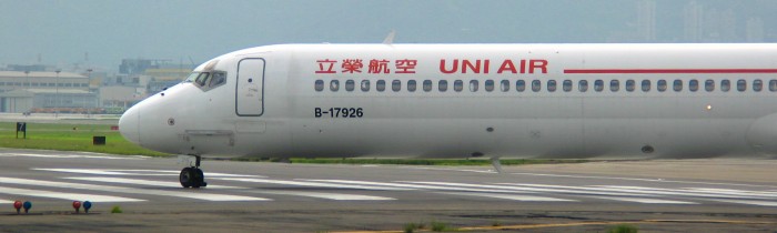 飛行場の測候所: 大華航空唯一的一架MD90
