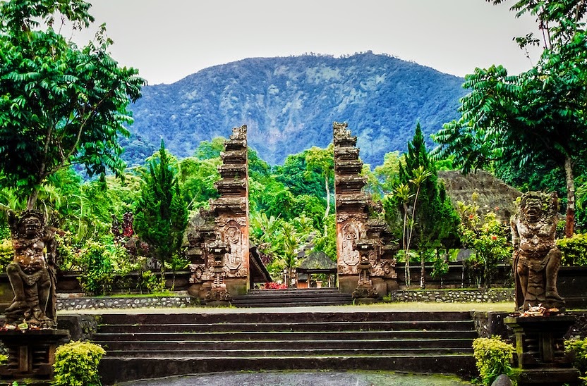 Bali Indonesia Holiday Travels: Batukaru Temple | The Secret Hindu ...