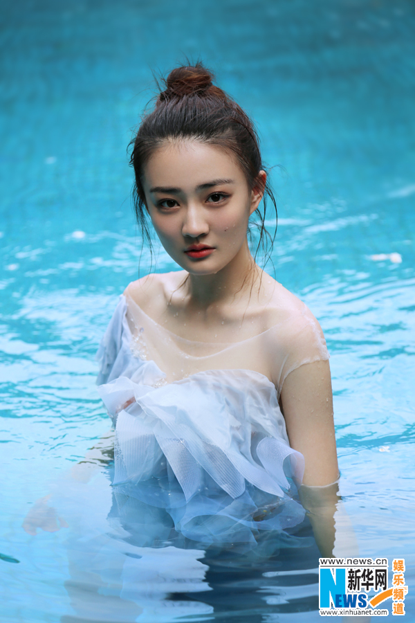 Get wet with Xu Lu | China Entertainment News