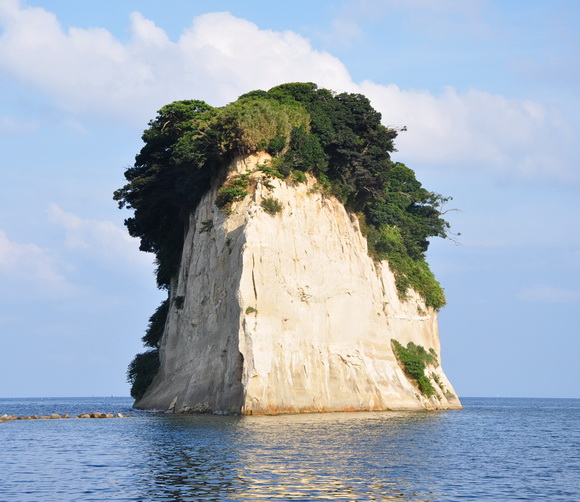 THE WORLD GEOGRAPHY: 8 Unusual Rock Islets Around the World