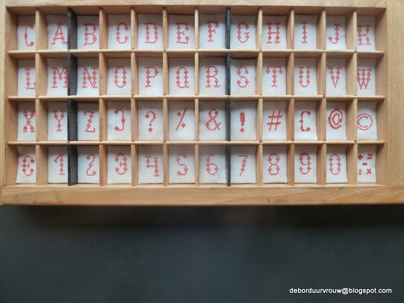 De Borduurvrouw: Foto's letterbak sal september