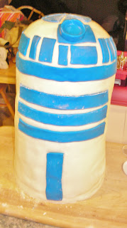 Life in the Motherhood: R2-D2 Cake