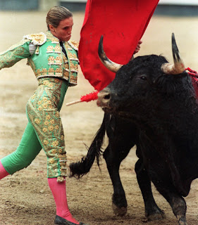 Test-it te lo pone a huevo: A woman bullfighter