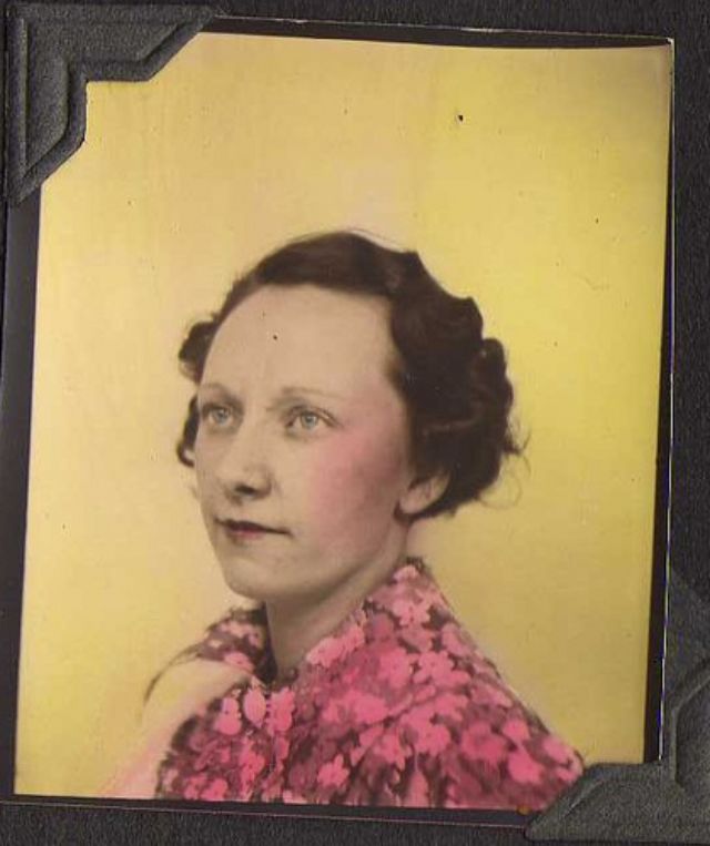 Beautiful Colorized Photo Booth Photos of a Kansas Lady in the 1930s ...