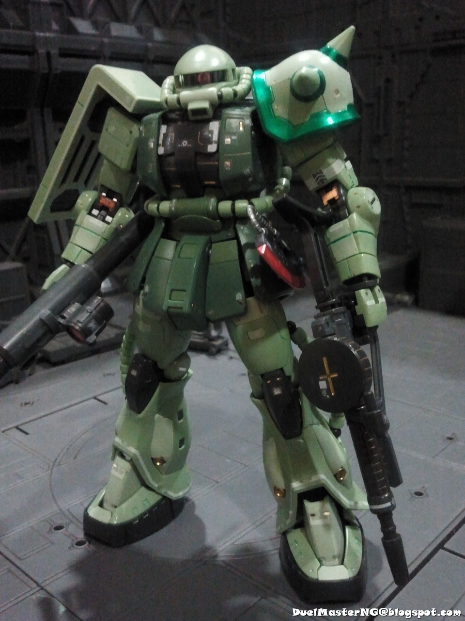 DuelMasterNG Gunpla: RG MS-06F Zaku II (Bandai)