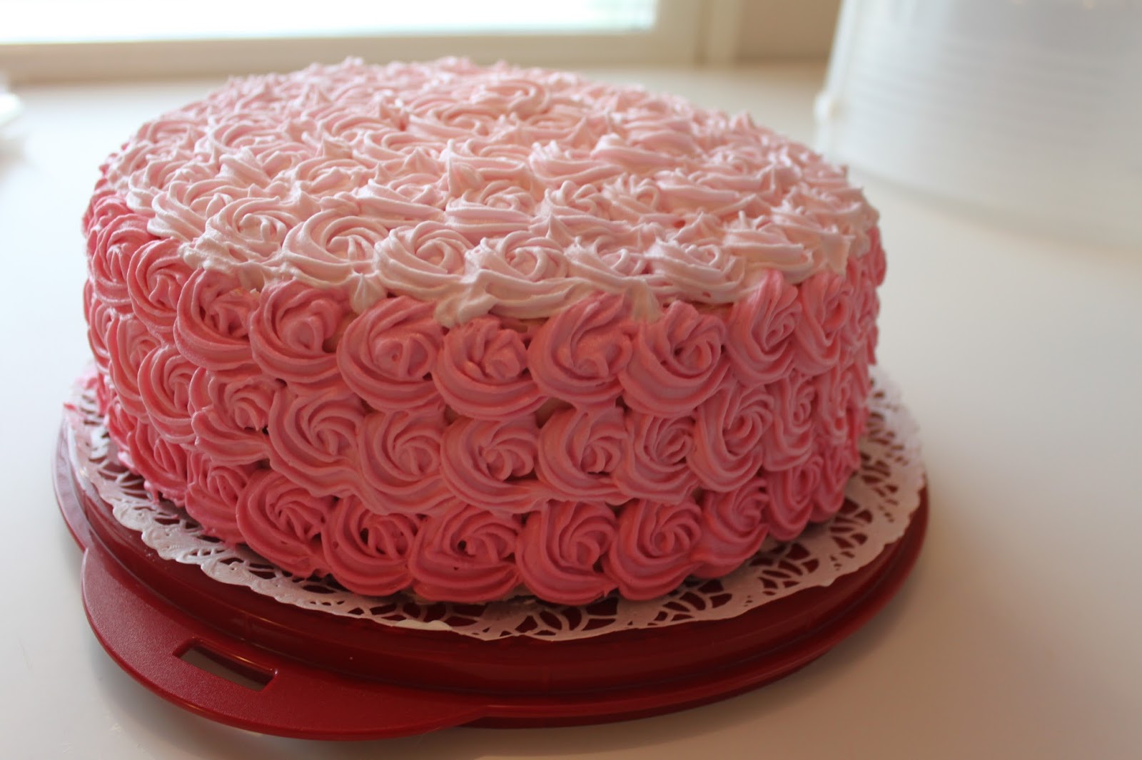 Pirppunen: Maidoton ja munaton täytekakku