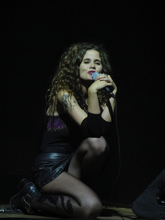 Notas Musicais: Ana Cañas cita Hendrix e canta 'Rock'n'roll' do Led no ...