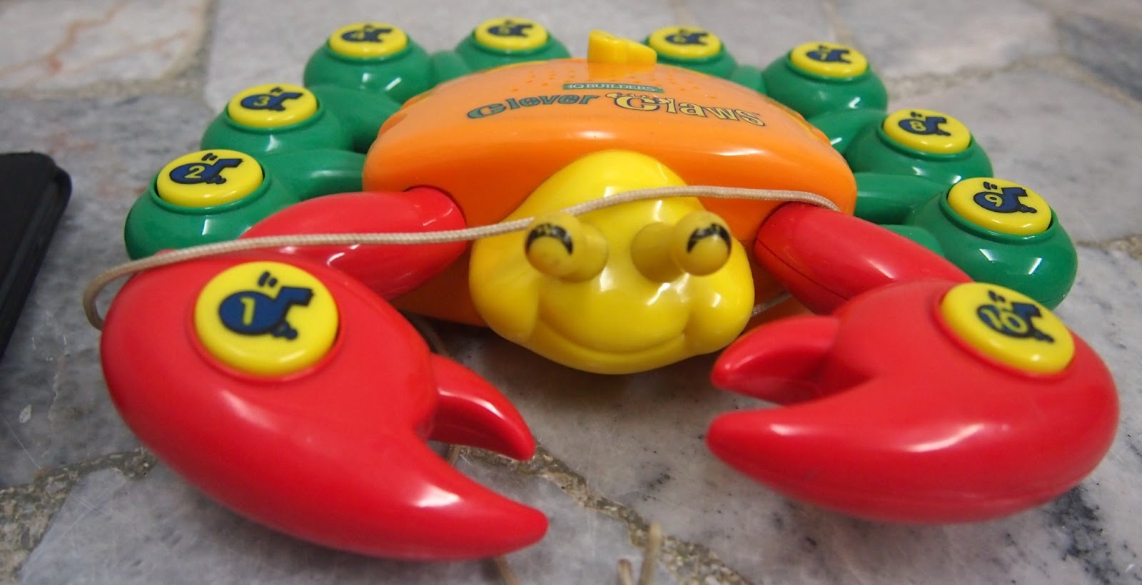 JuaiMurah: IQ Builders Clever Claws