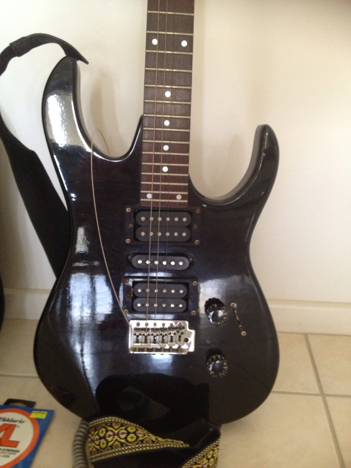 Daion Guitars Down Under: Daion Performer in Black with Hum-Single-Hum ...