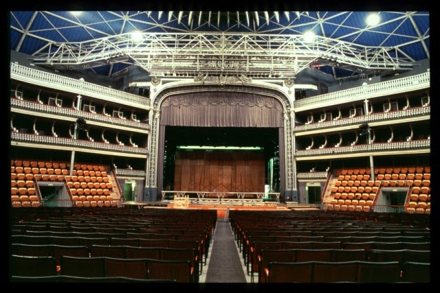 M and M: Pelos Caminhos do Mundo