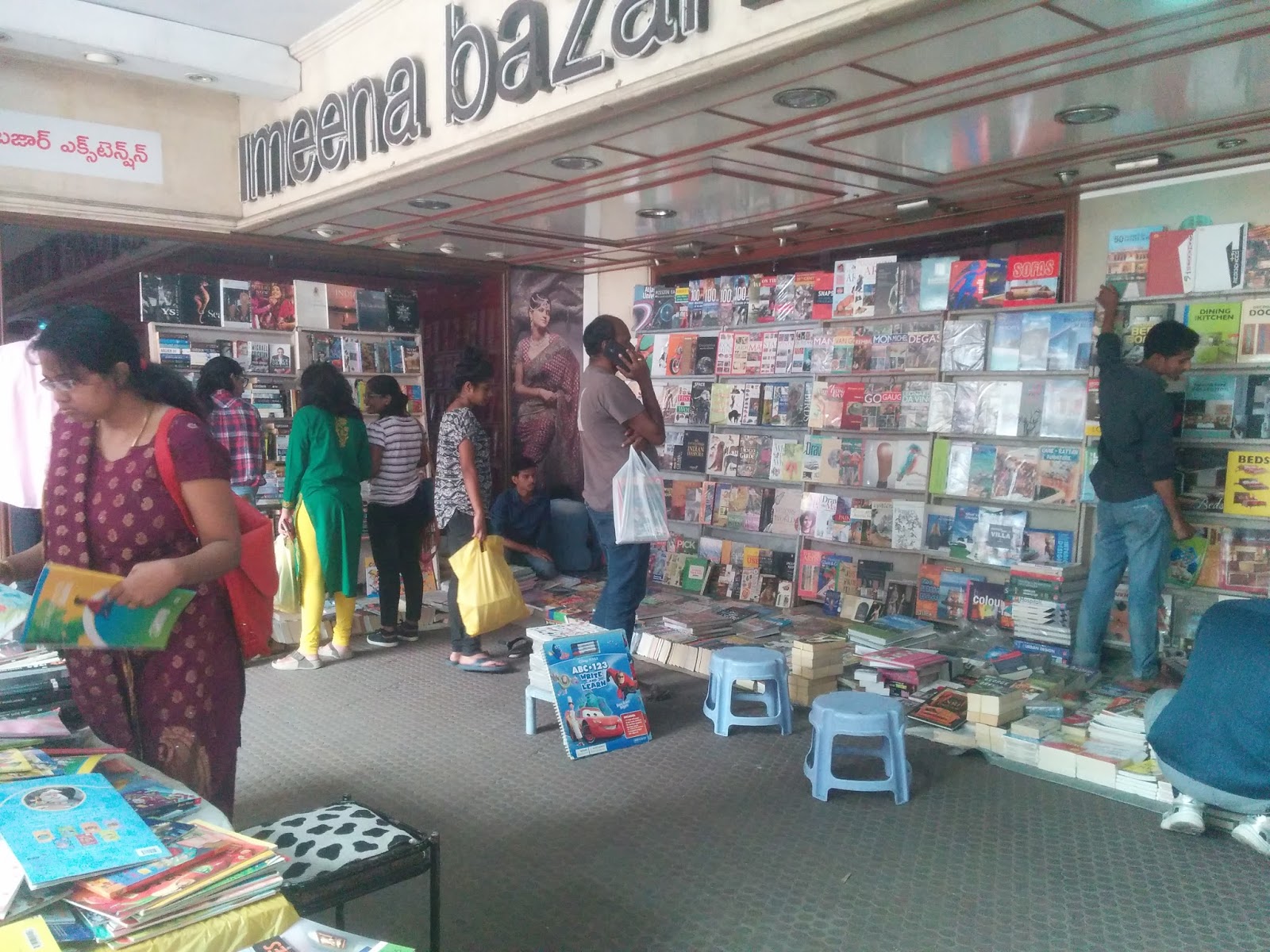 Keep Smiling...............: Hyderabad's Sunday Book Bazaar