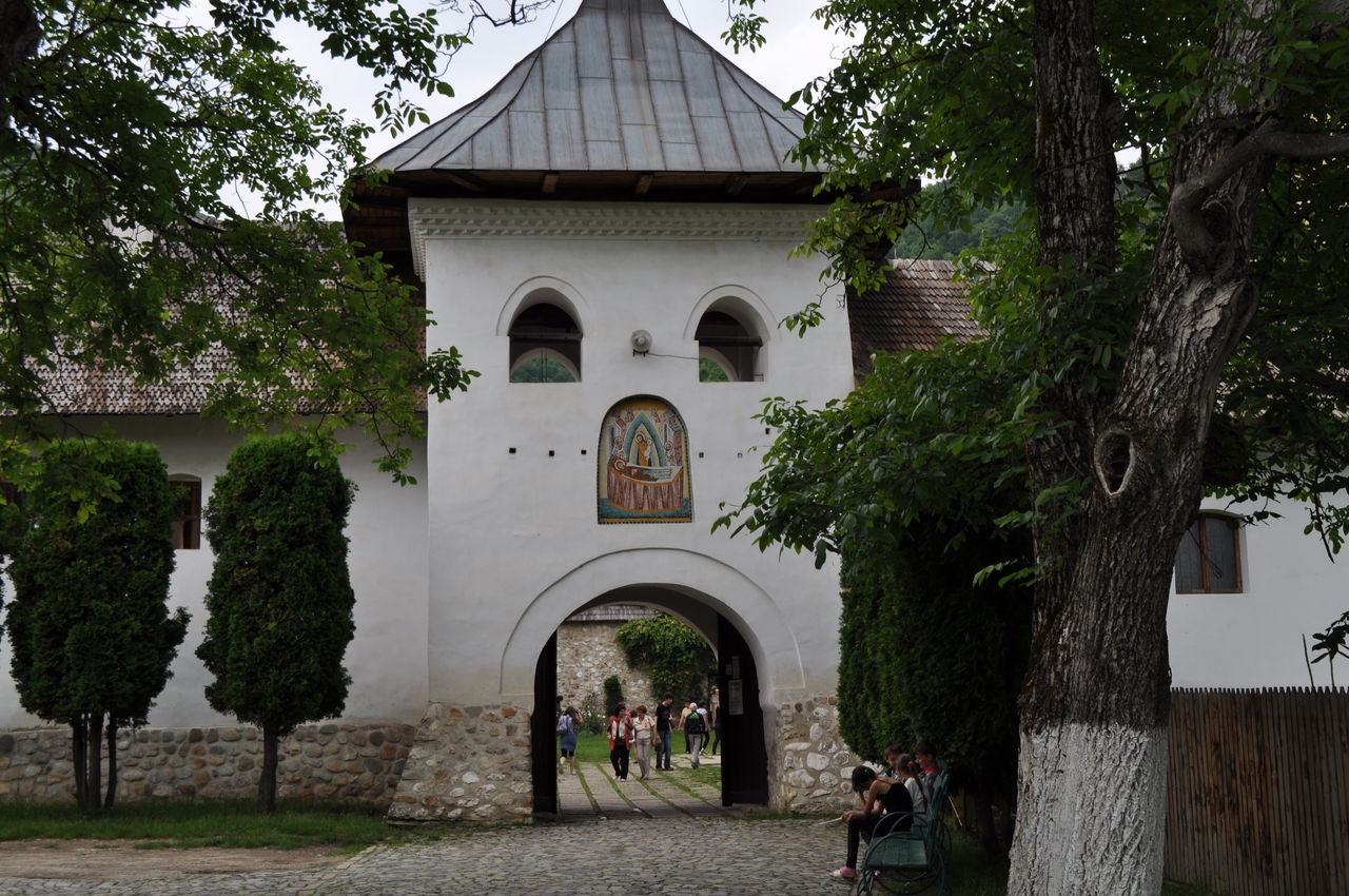 Pin Travel: Manastirea Polovragi
