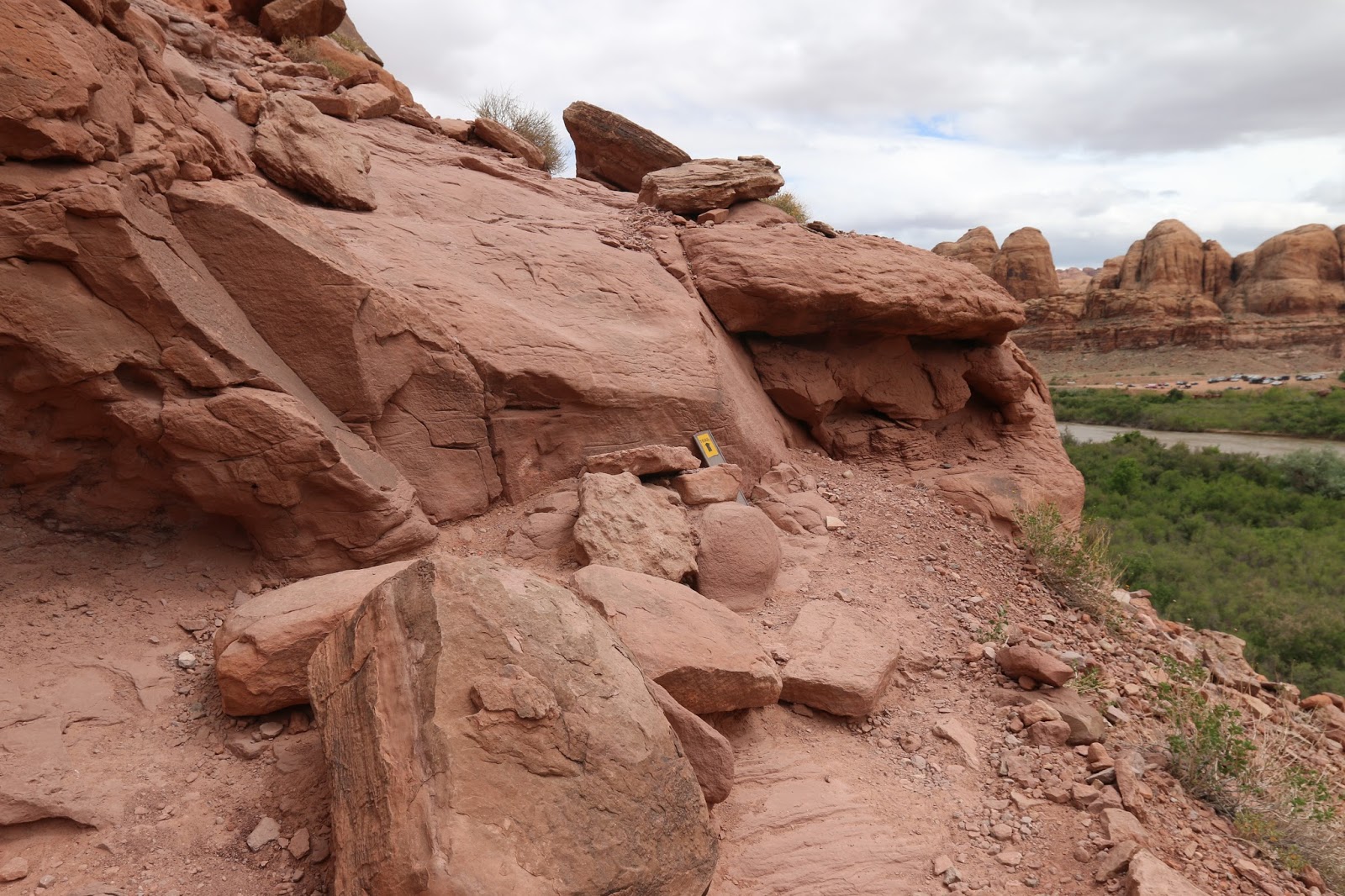 gjhikes.com: Poison Spider Dinosaur Tracks