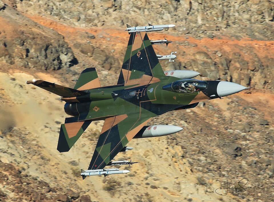 SNAFU!: Alaskan aggressor F-16 @ Nellis AFB. New paint livery to boot ...