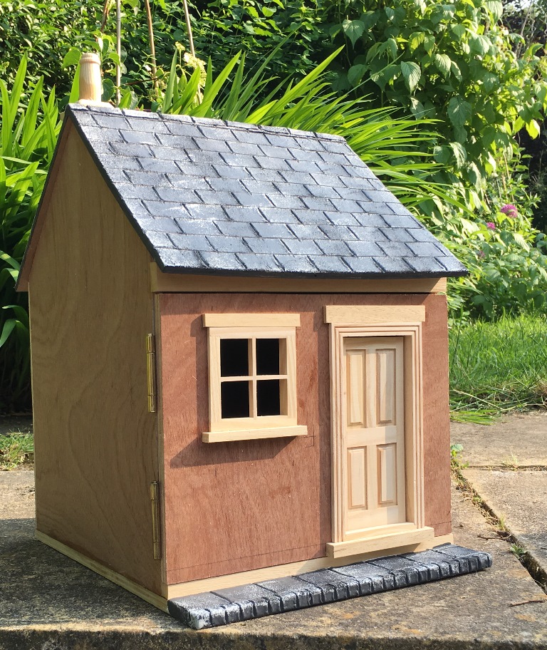 Julie's dolls house blog: 1/12th Scale Cottage