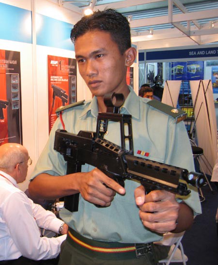 VB Berapi LP06 ( Assault Rifle Pertama Buatan Malaysia ) ~ SENJAT4PI