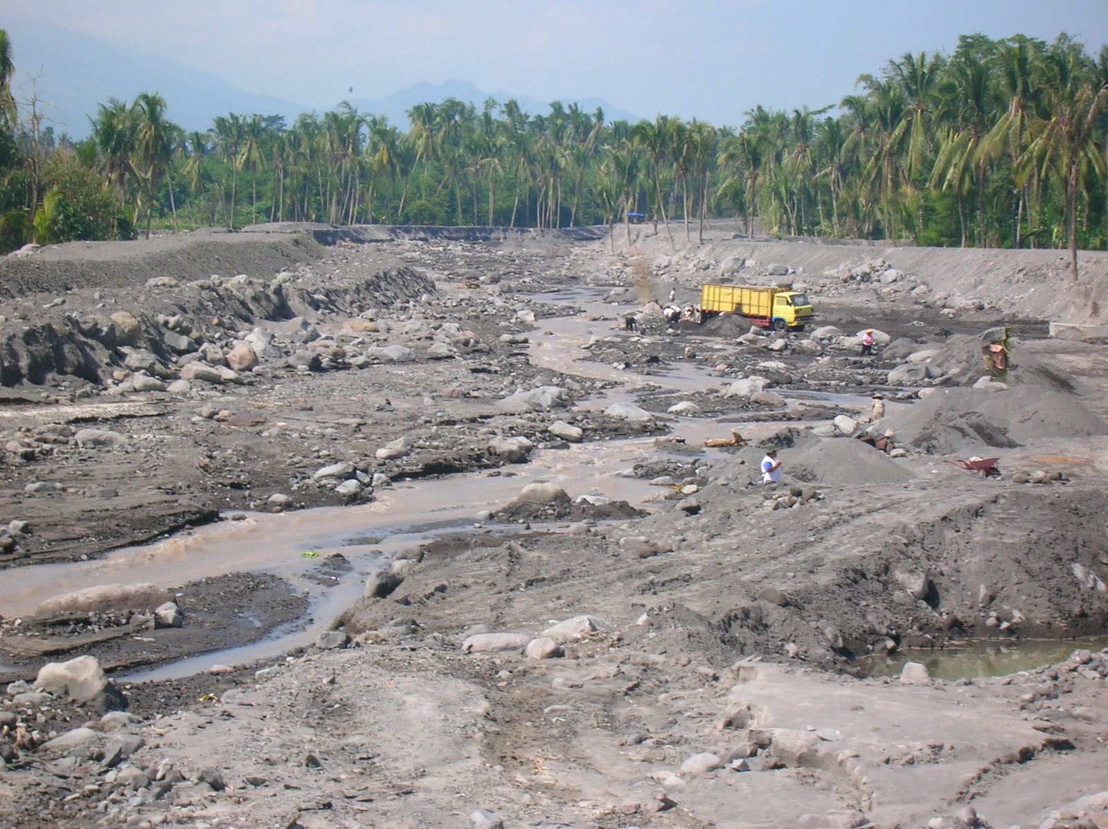 Geografika Nusantara: Mt. Merapi's Lahars...