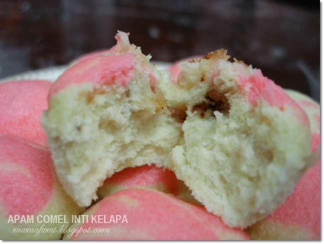 MamaFaMi's Spice n Splendour: Apam comel inti kelapa