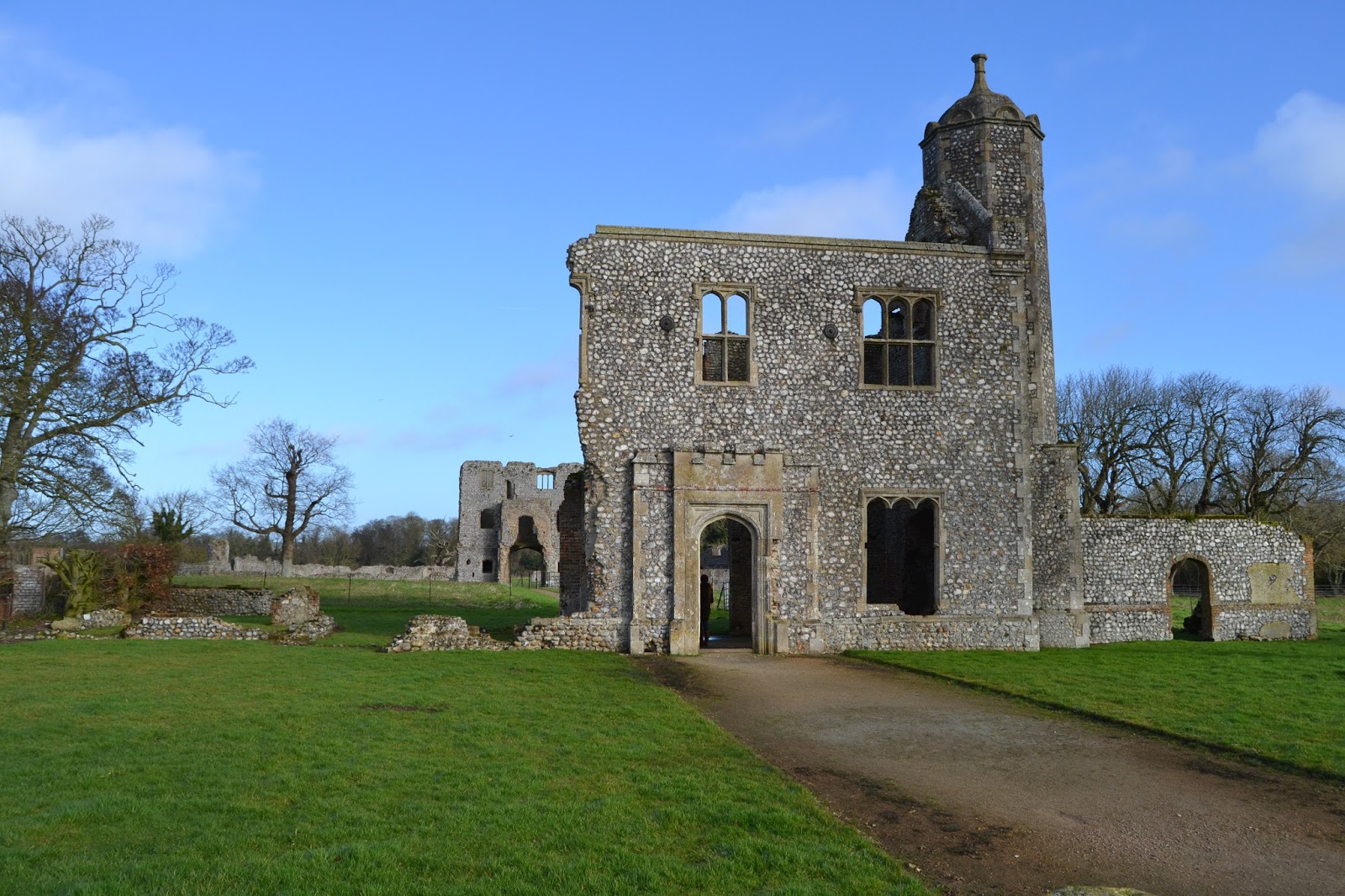 Retro Brit : The Family Heydon of Baconsthorpe Castle