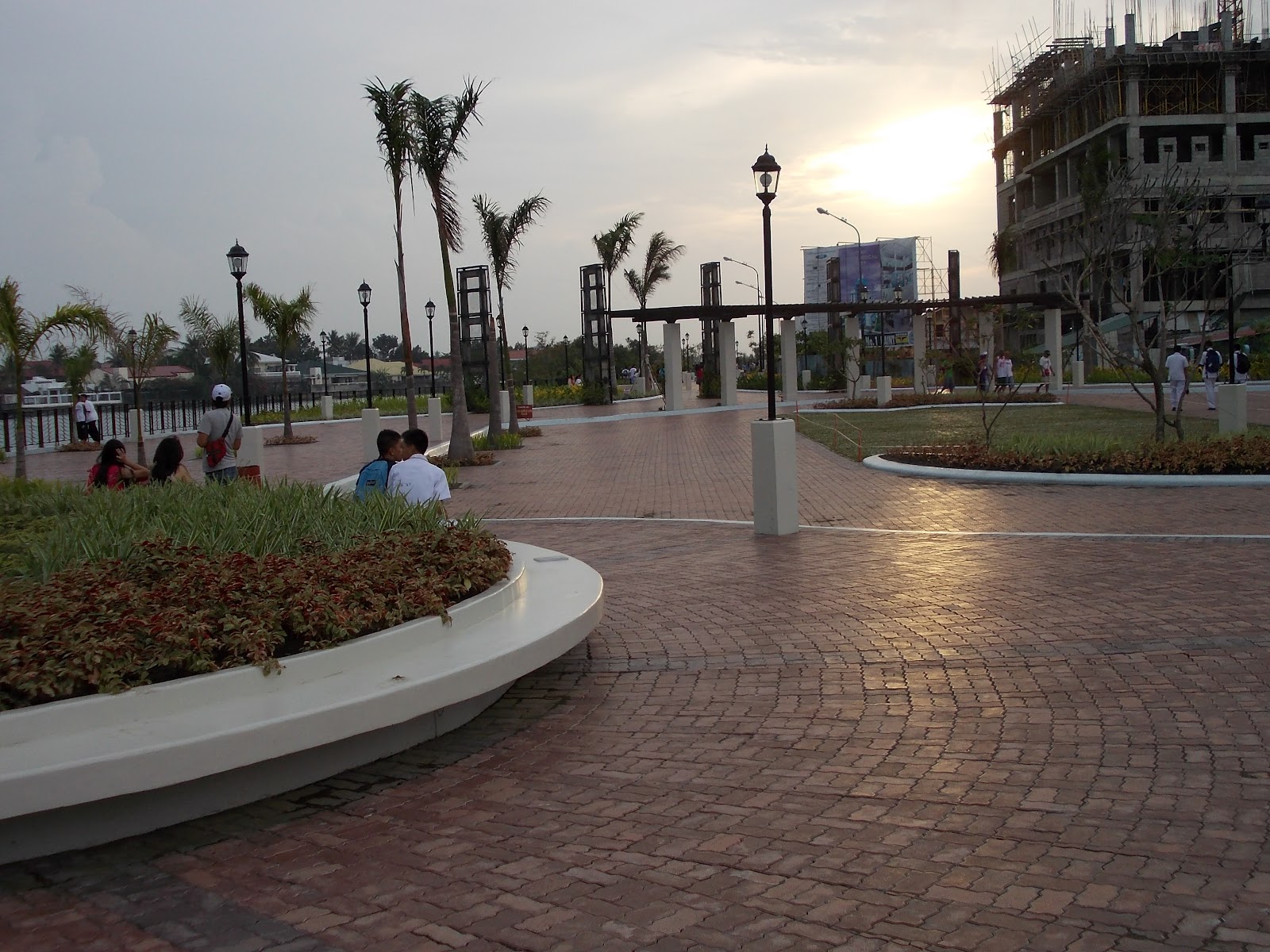 Ideas Stack: Esplanade River Project in Iloilo city - awesome