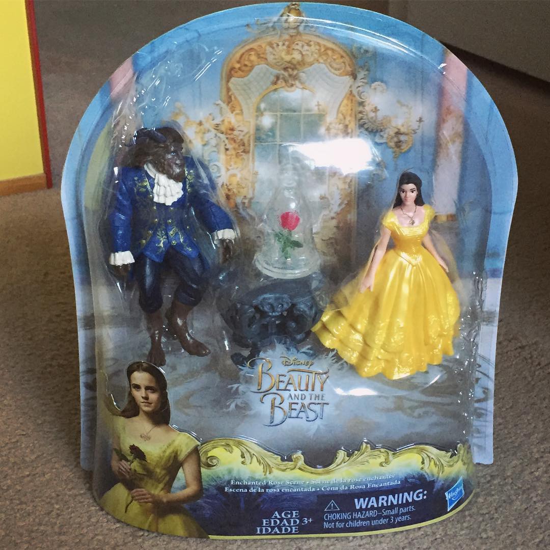 Emma W. Thailand: New picture of Emma Watson in Belle's yellow gown!