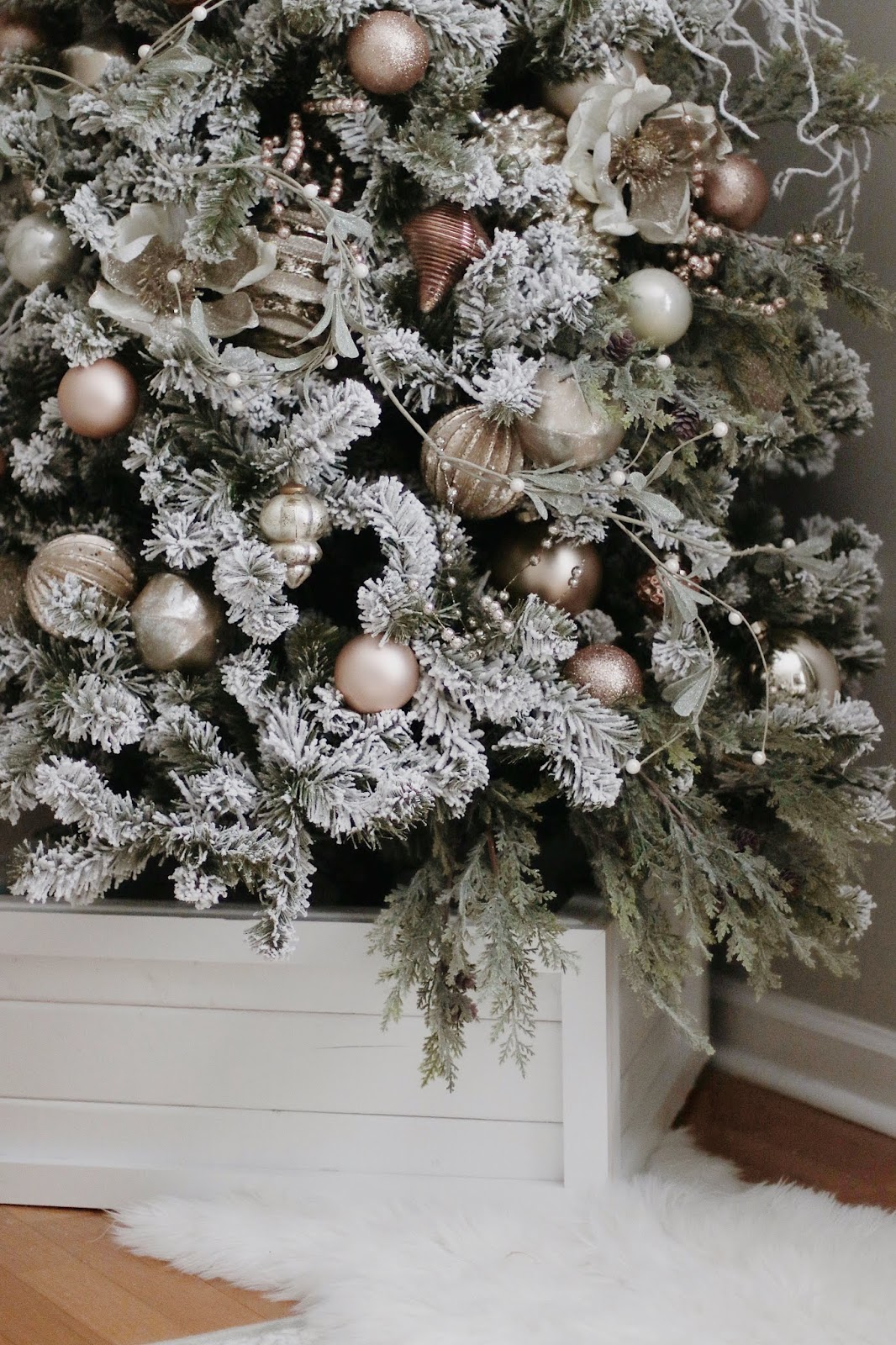 The 12 Projects Of Christmas - Tree Stand Box | Simply Ciani